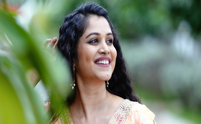 Bigg Boss 8 Telugu Yashmi Gowdas Pics And Details